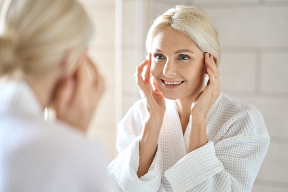 Menopauza donosi promjene na koži i kosi – liječnici otkrivaju pravila ...